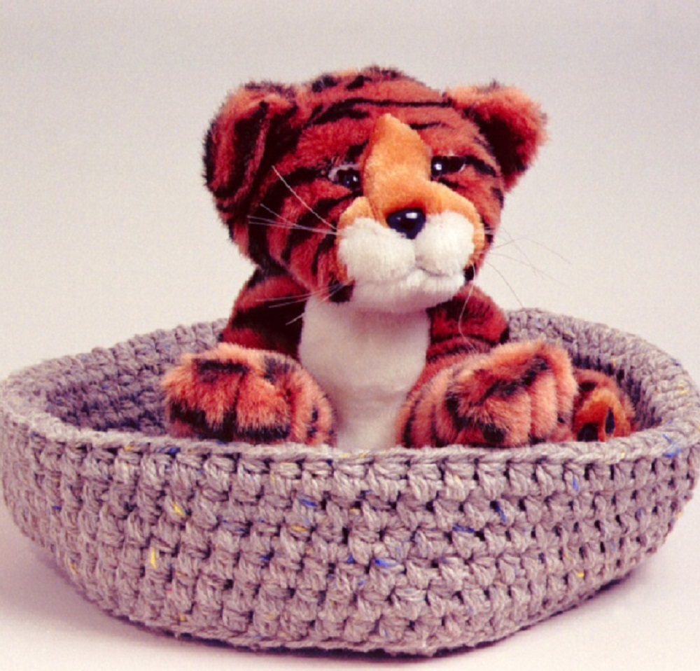 Purrfect Cat Basket pattern - Twisted Yarns - Crochet pattern